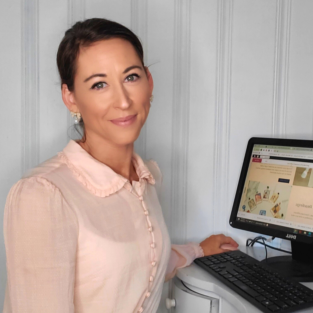 Curate – Gracie D Darling